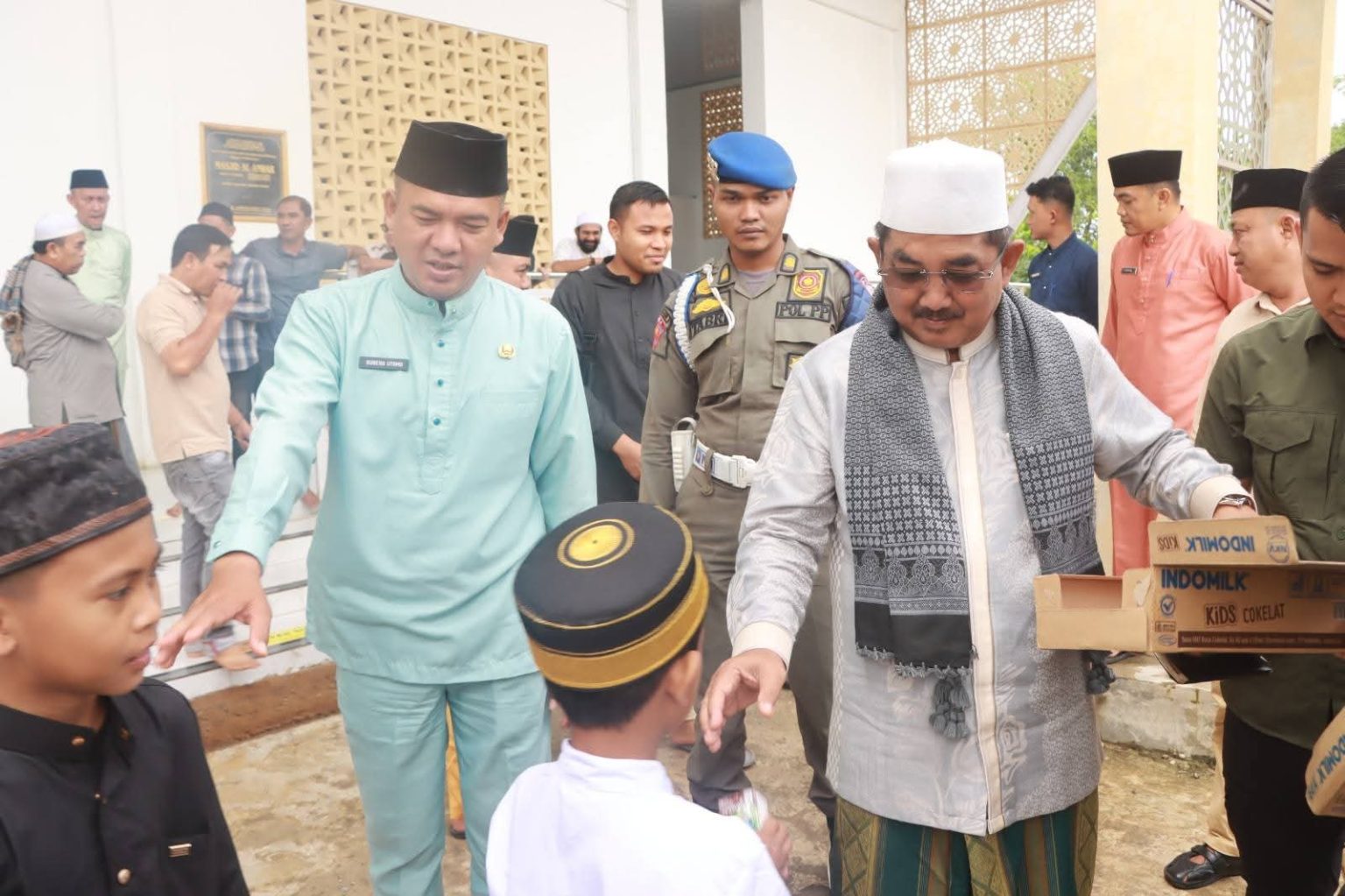 Awali Tahun 2026, Bupati Anwar Sadat Jadi Khatib Salat Jumat di Masjid ...